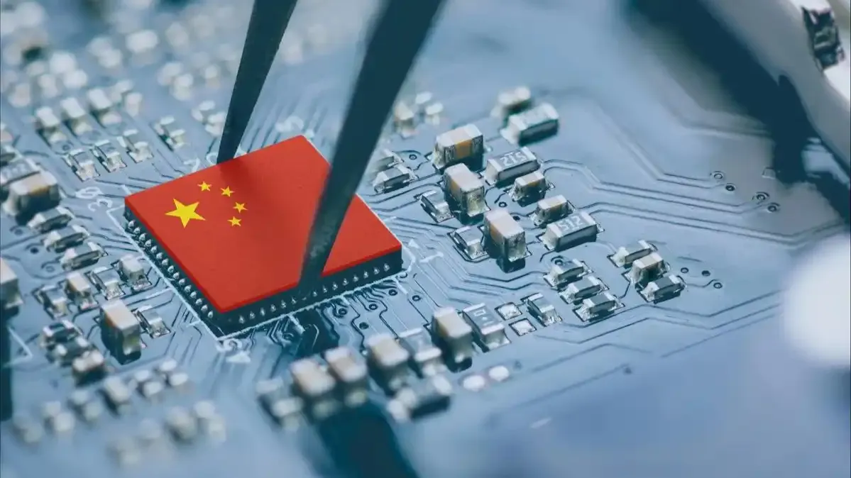 The Heart of Modern Technology: Semiconductors 🖥️💡 The Heart of Modern Technology: Semiconductors 🖥️💡