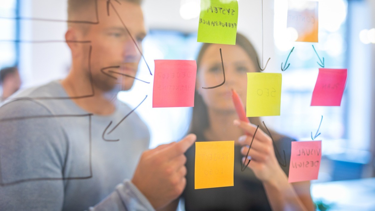 SMEs Know the 'What'. Instructional Designers Know the 'How' SMEs Know the 'What'. Instructional Designers Know the 'How'