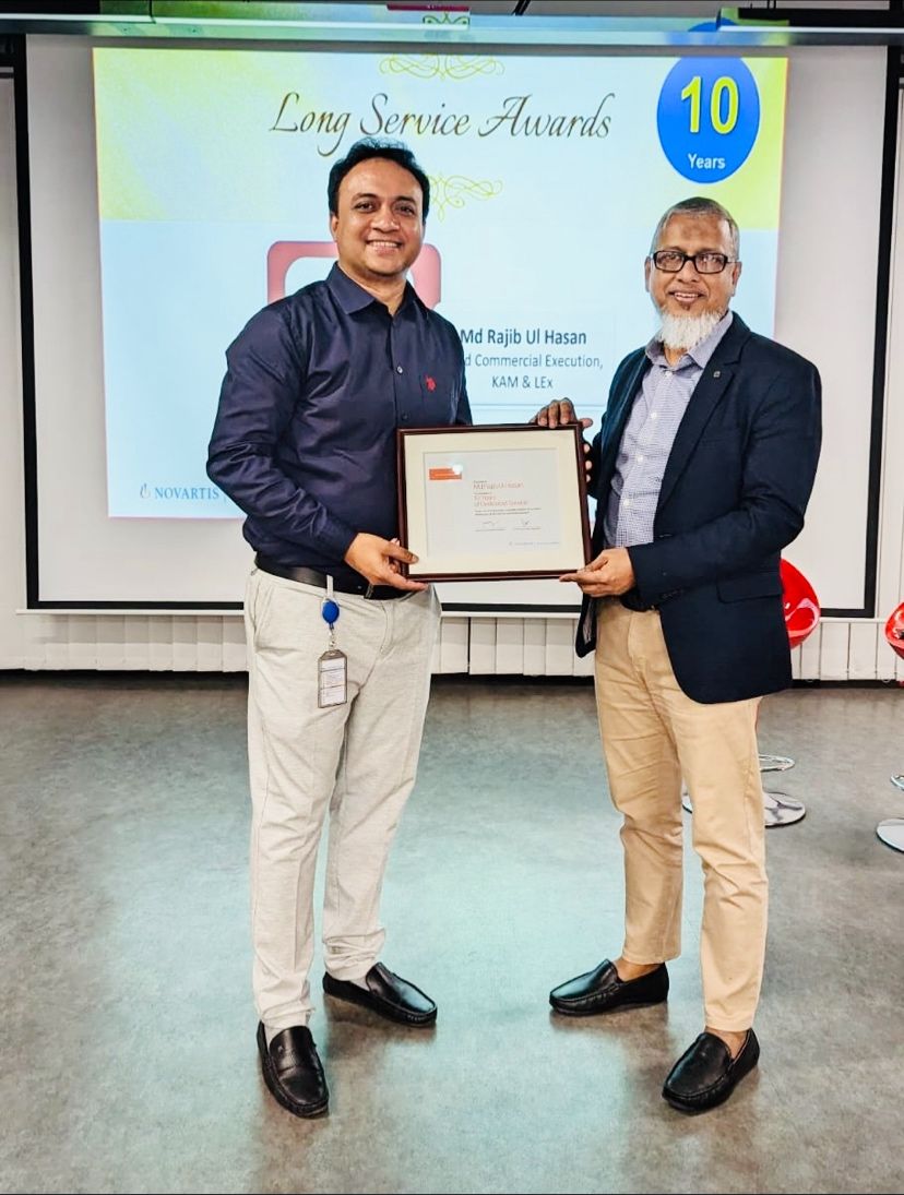 Honored to receive the Long Service Award from honourable Managing ... Honored to receive the Long Service Award from honourable Managing ...