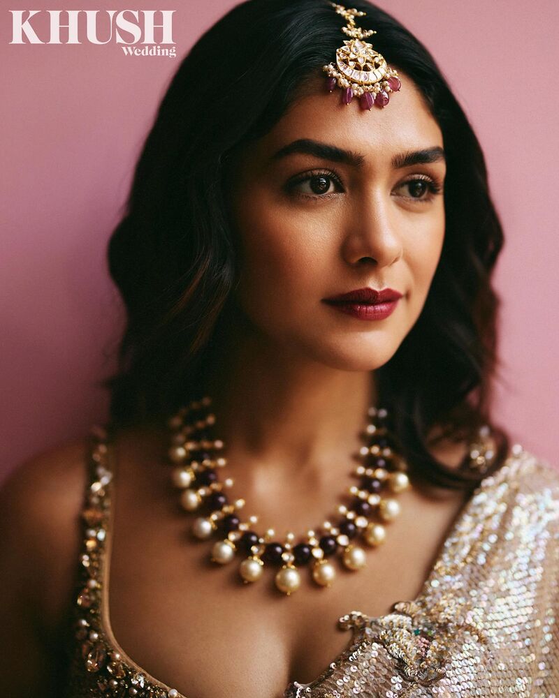 Raunak Saha on LinkedIn: Mrunal Thakur posted a Splash of Indian finery ... Raunak Saha on LinkedIn: Mrunal Thakur posted a Splash of Indian finery ...