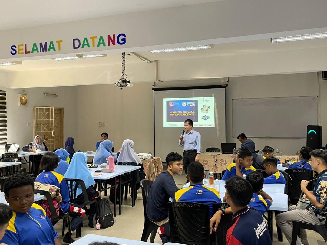 Arni Munira Markom on LinkedIn: STEM Education: Robots and IoTs Go to ... Arni Munira Markom on LinkedIn: STEM Education: Robots and IoTs Go to ...