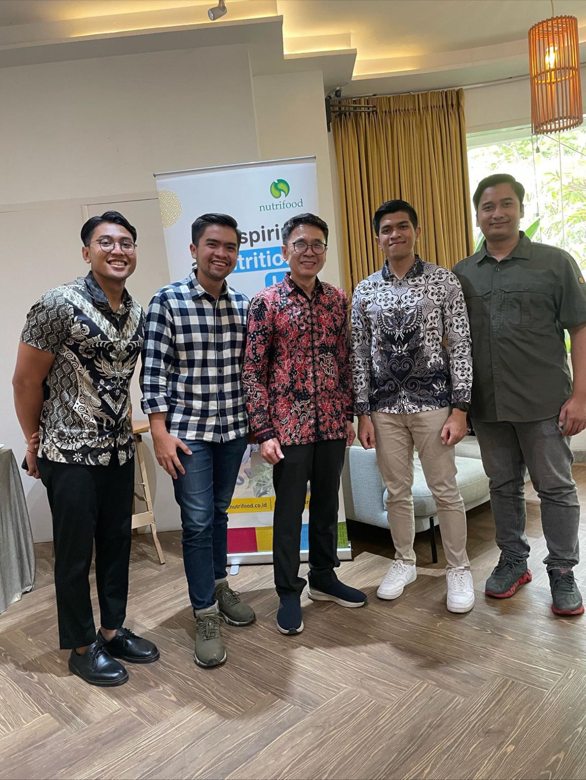 Kemarin sore, menghadiri undangan dari CEO Nutrifood Pak Mardi Wu dan ... Kemarin sore, menghadiri undangan dari CEO Nutrifood Pak Mardi Wu dan ...